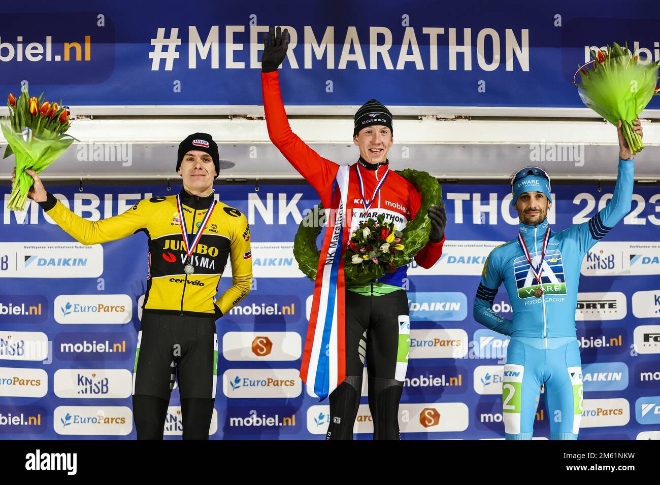 AMSTERDAM - Gewinner Evert Hoolwerf inmitten von Robert Post (L ...