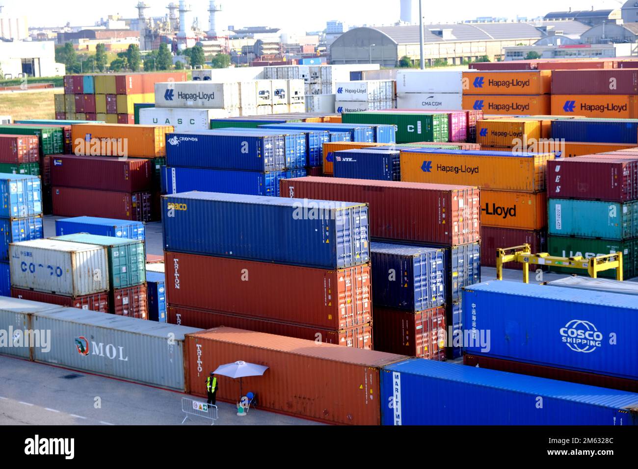 Ferry port containers -Fotos und -Bildmaterial in hoher Auflösung – Alamy