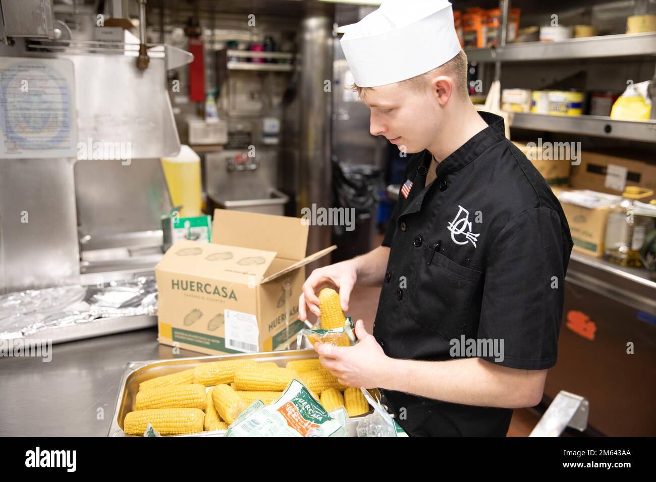 OSTSEE (30. März 2022) – Culinary Specialist Seaman Recruit Grant ...