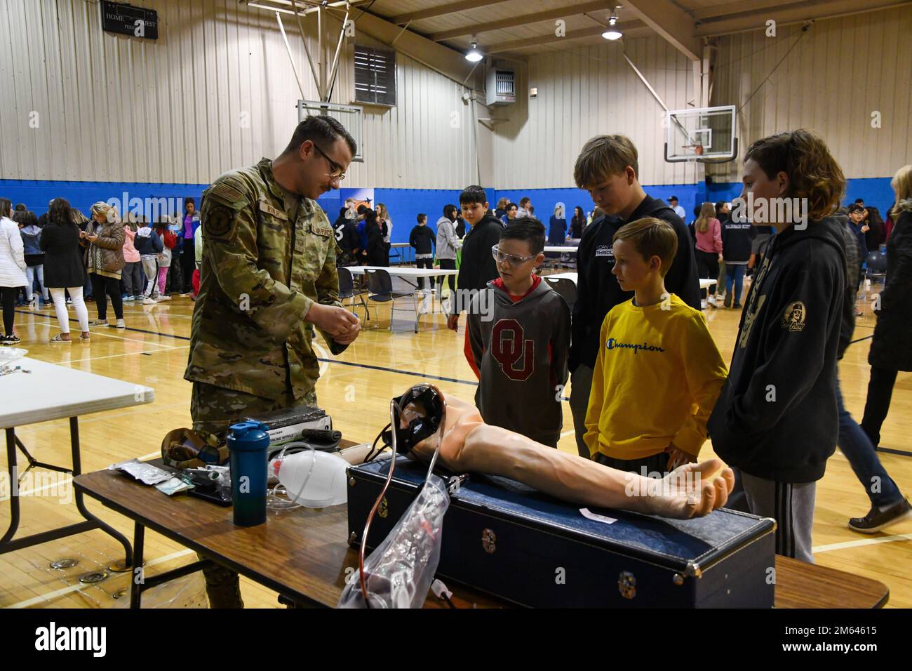 Senior Airman Taylor Riner, 97. Medical Group Hausarzttechniker ...