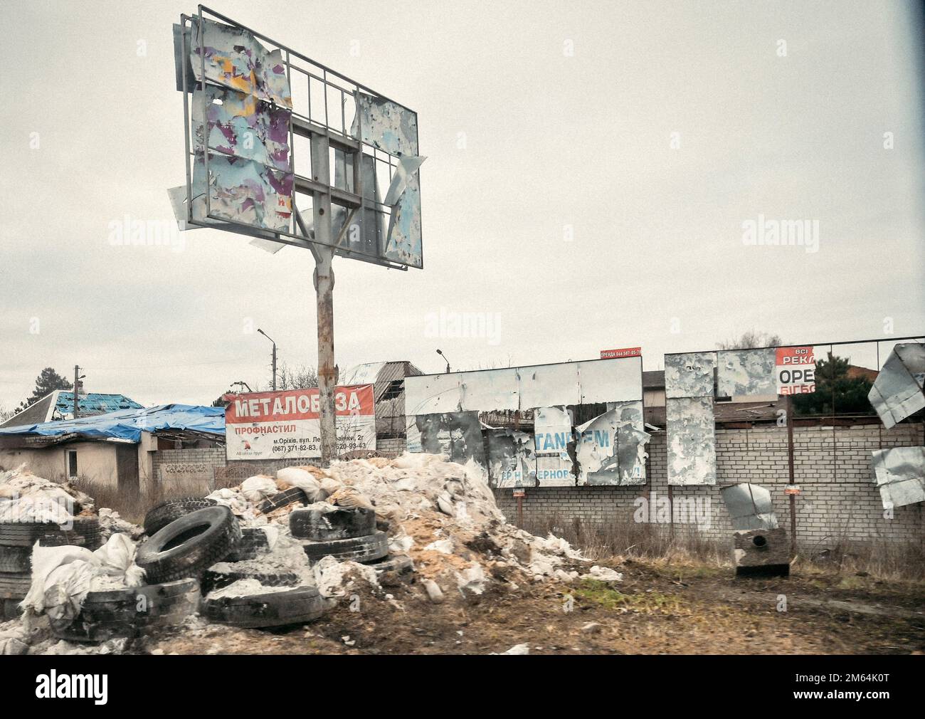 ORIKHIV, UKRAINE - 30. DEZEMBER 2022 - die Folgen russischer ...