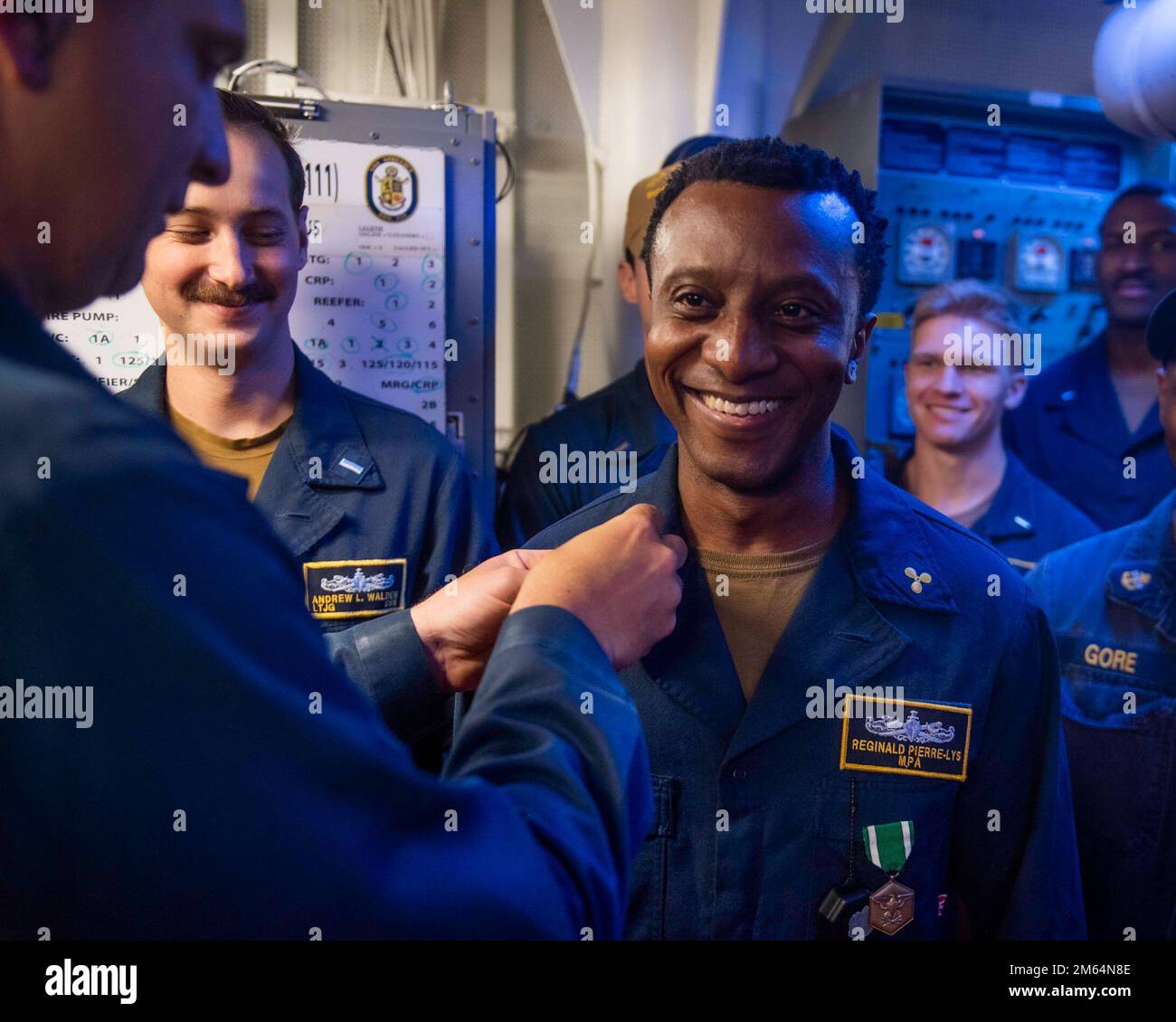 SÜDCHINESISCHES MEER (1. April 2022) Cmdr. Micah T. Sybor ...