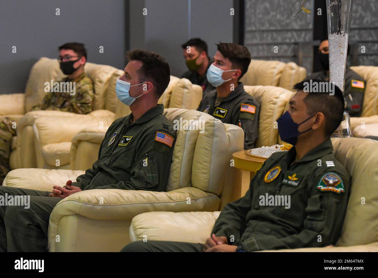 USA Air Force Capt. Garrett Mazachek, 36. Airlift-Geschwader C-130J ...