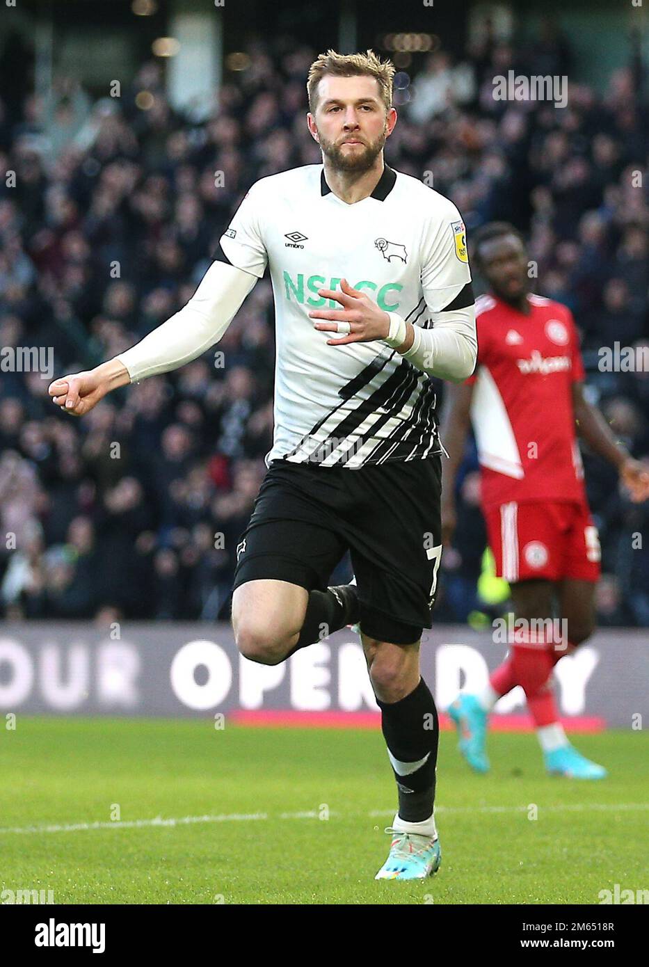 Tom Barkhuizen im Derby County feiert das erste Tor seiner Seite im ...