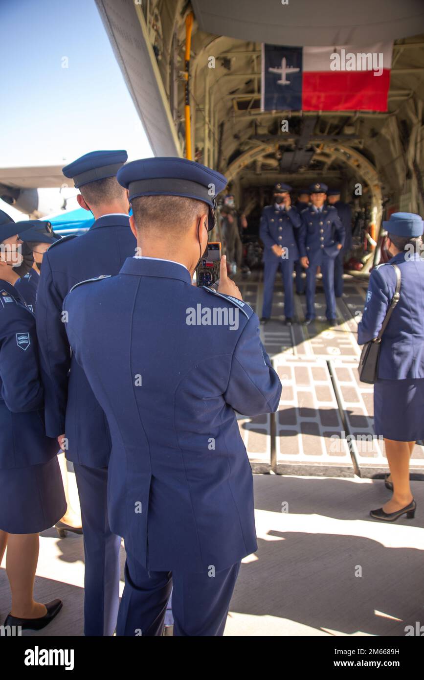 Chilenische Escuela Militar-Kadetten machen Gruppenfotos auf einer ...