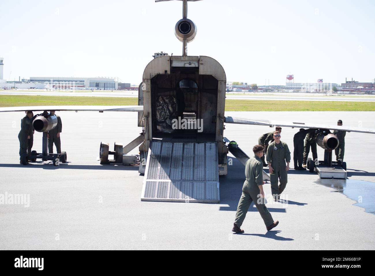 USA Marines mit Aircraft Rescue Fire Fighting, Headquarters ...