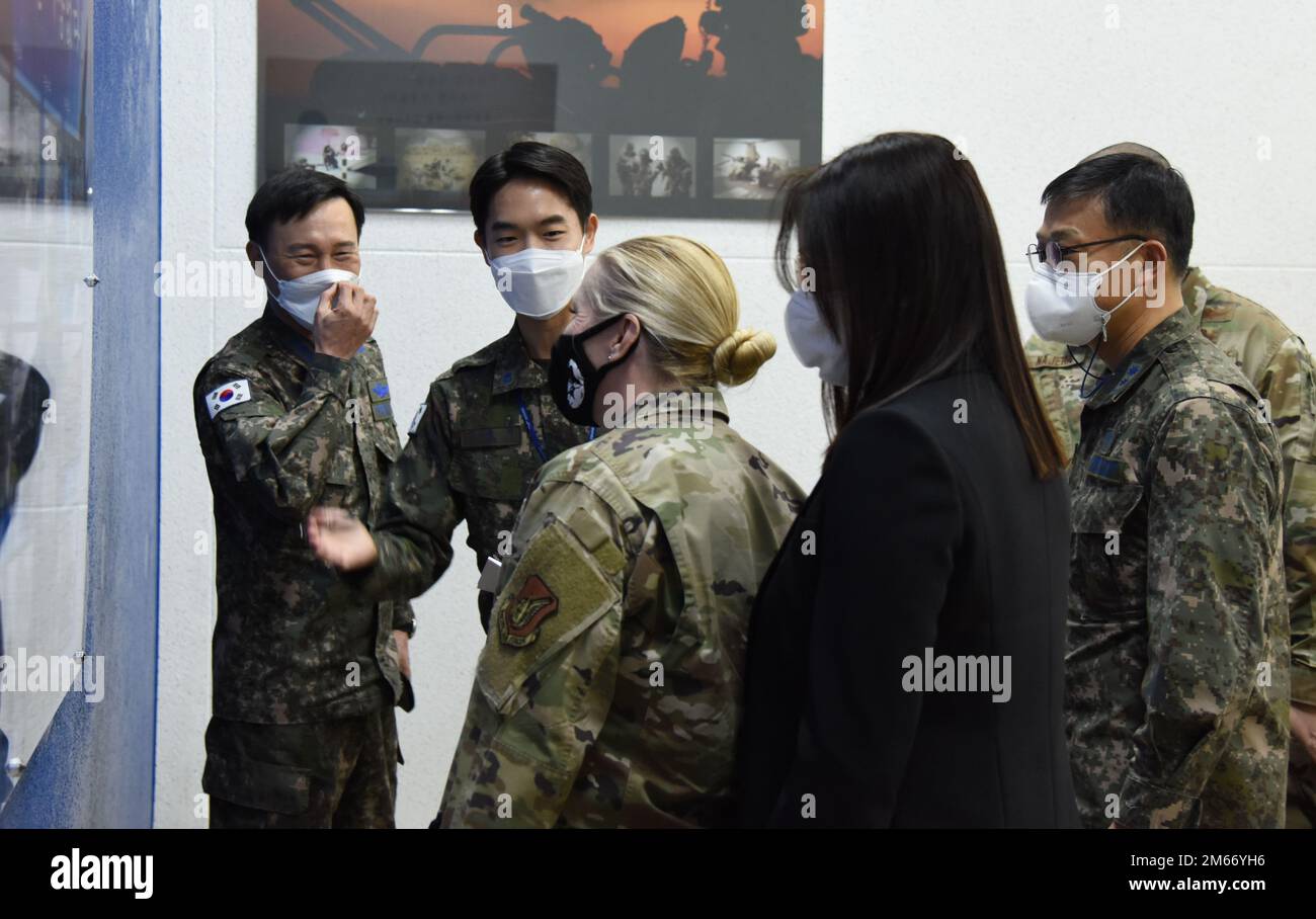 Second LT. Dong Hyeon Lee, Übersetzer für Oberst Soon Tae Kim ...