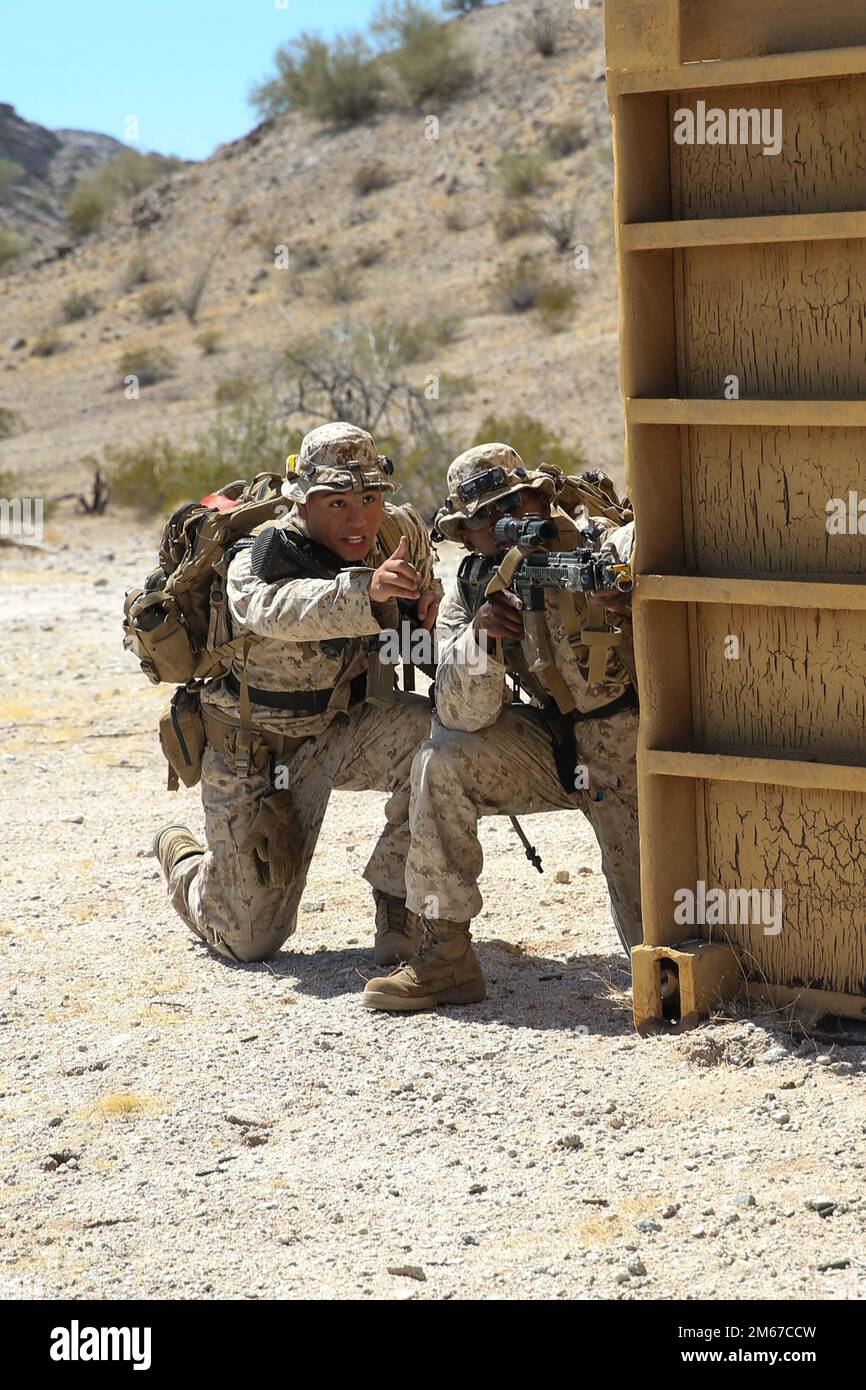 USA Roberto Ceballlos, ein Einheimischer von Miami, unterrichtet Lance ...