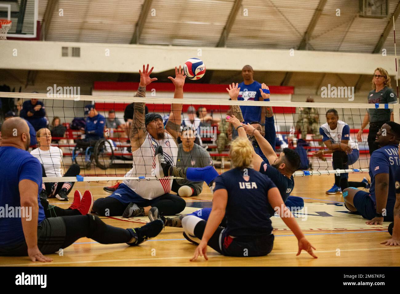 US-Rentner Navy Utilitiesman Second Class Joshua Laban, spielt einen ...