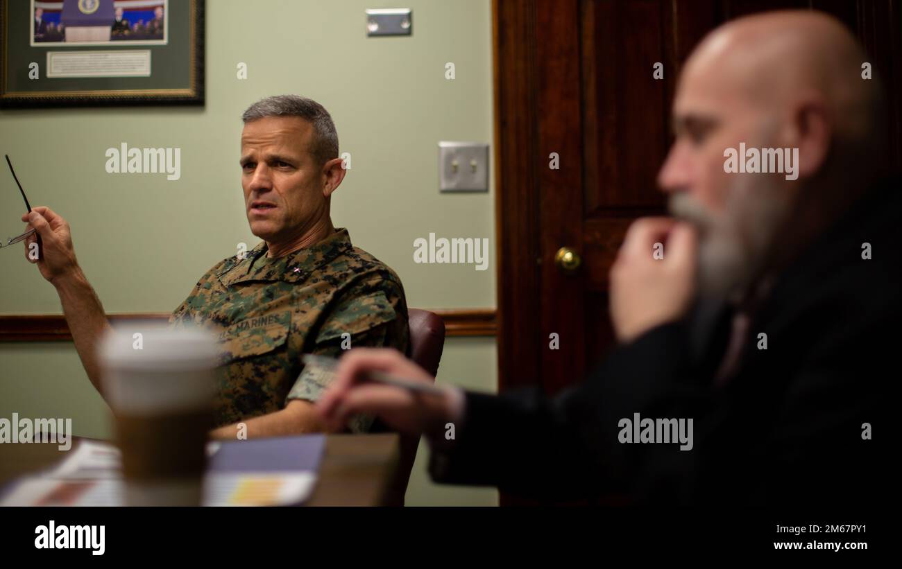 Herr Derek Gondek, professioneller Mitarbeiter des Haushaltsausschusses ...