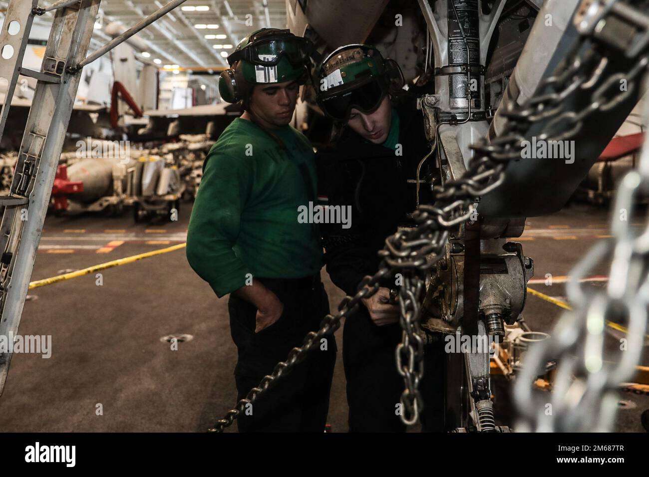 OSUNI STRAIT (16. April 2022) Aviation Structural Mechanic 3. Class ...