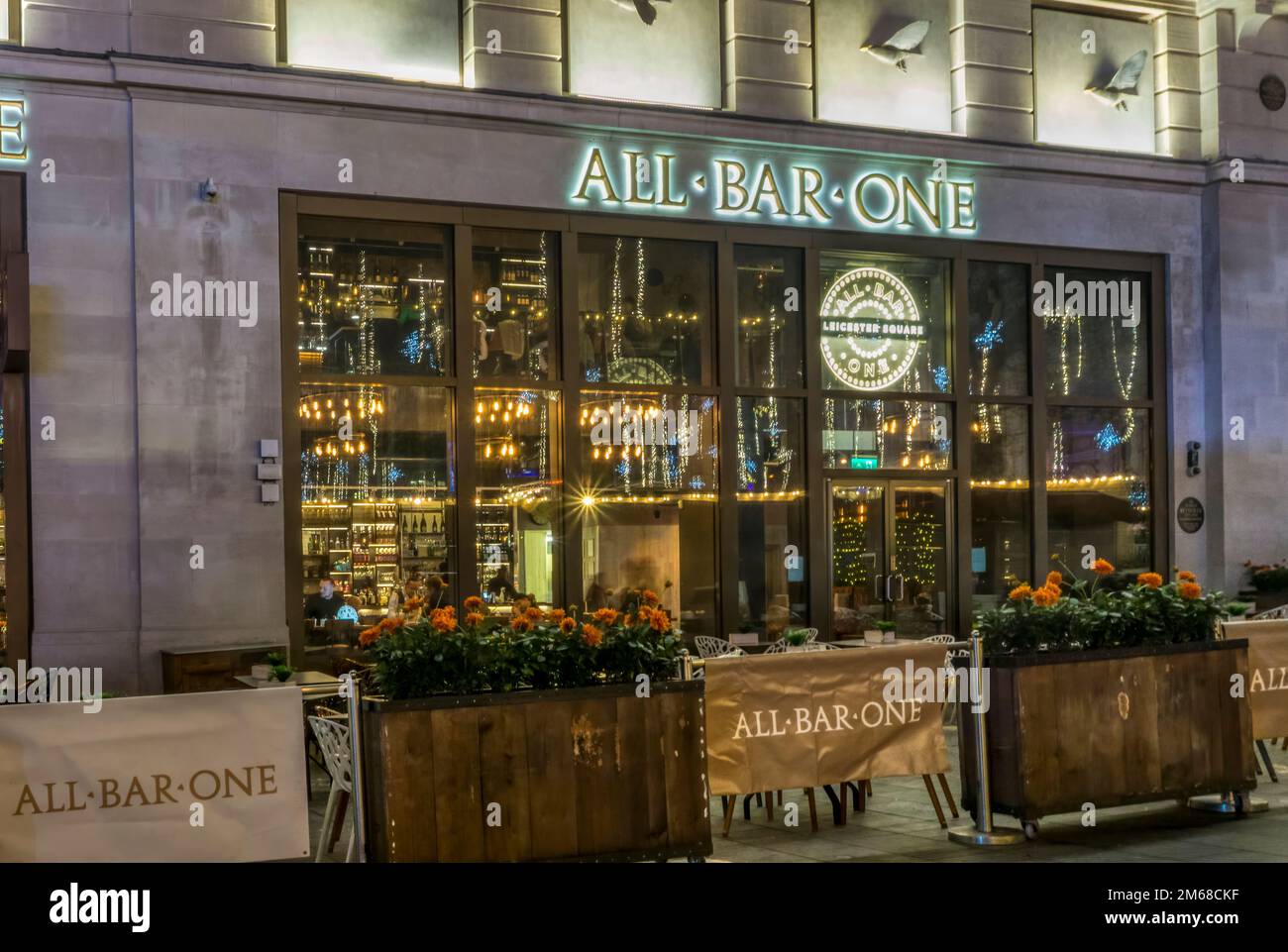 Bars in leicester -Fotos und -Bildmaterial in hoher Auflösung – Alamy