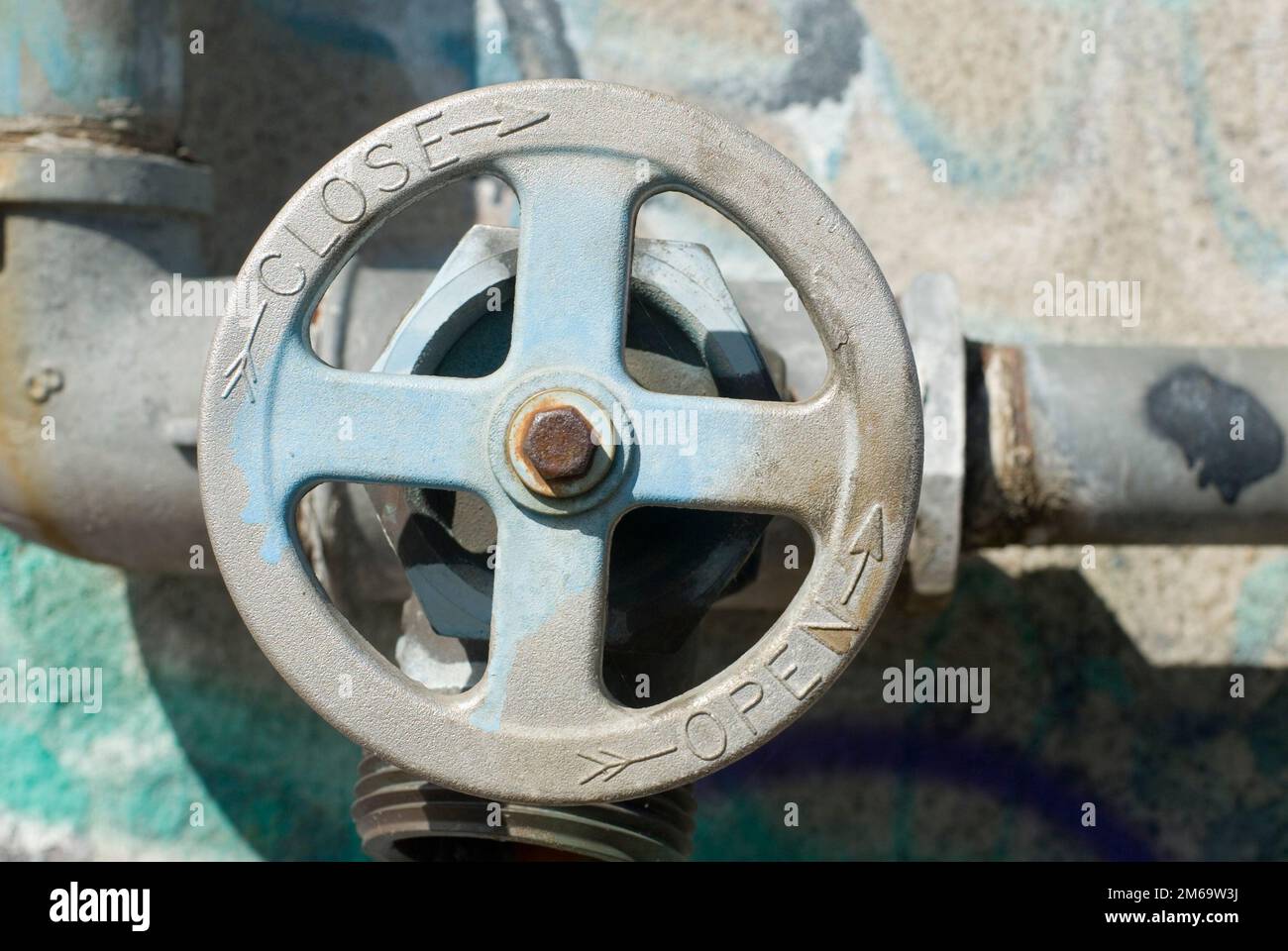 Von hand drehen -Fotos und -Bildmaterial in hoher Auflösung – Alamy