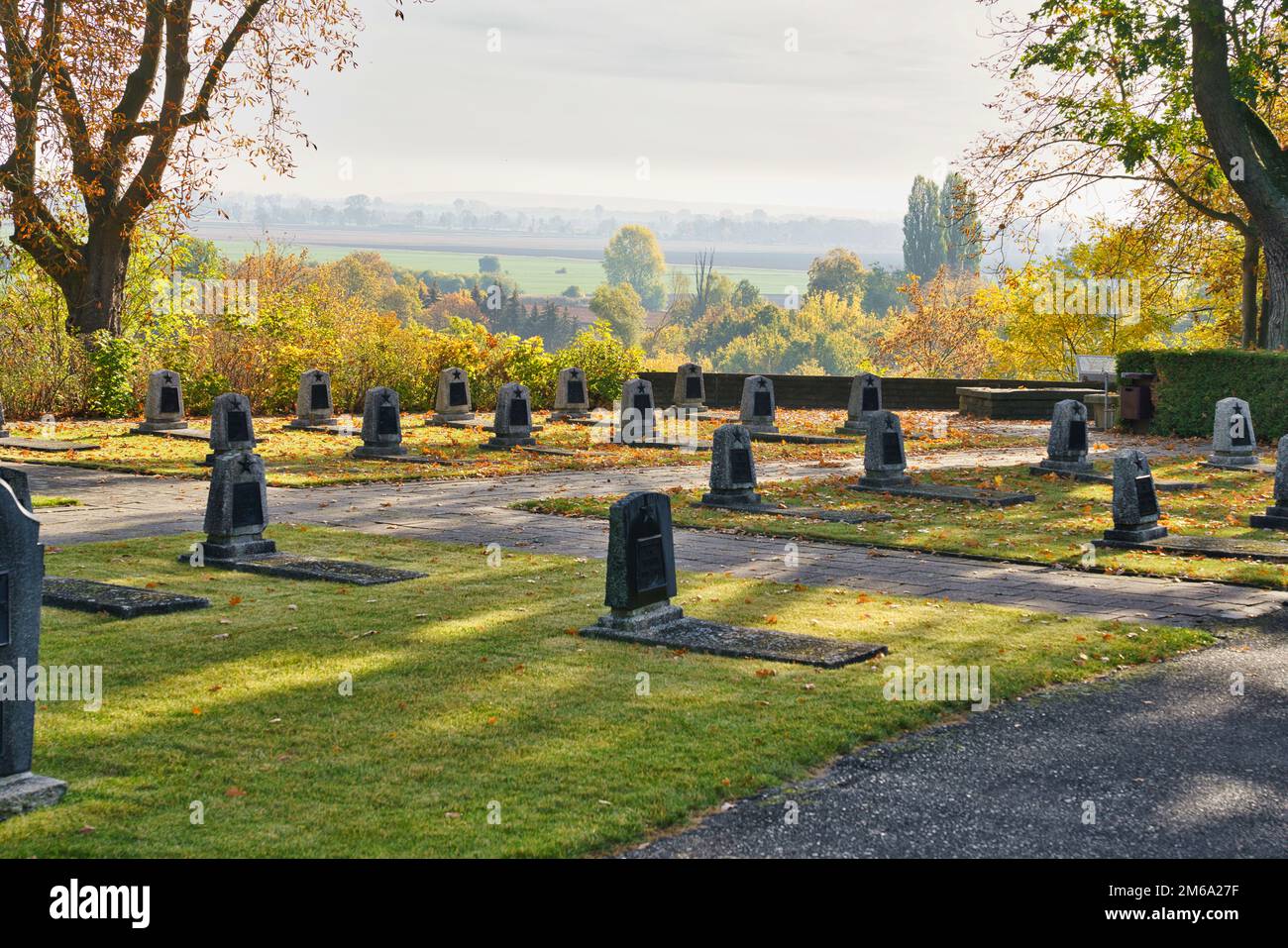 SEELOW, DEUTSCHLAND, Gedächtnisfriedhof sowjetischer Soldaten, die am ...