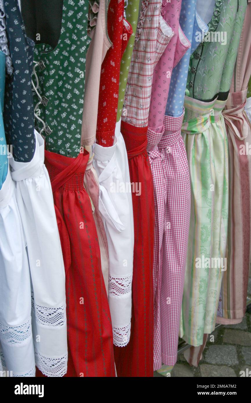 Schürze kleider -Fotos und -Bildmaterial in hoher Auflösung – Alamy