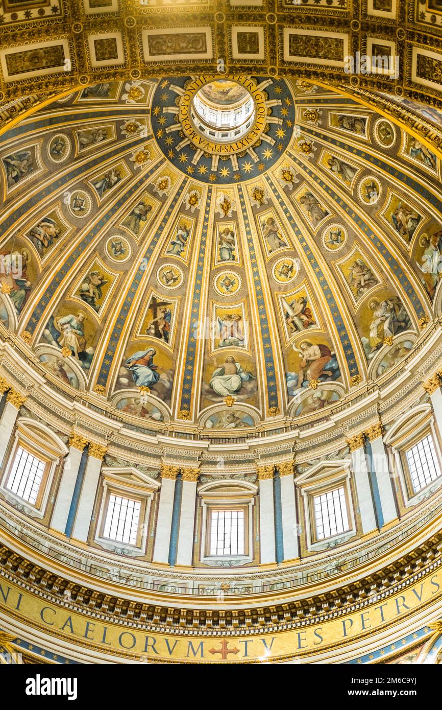 Petersdom innen -Fotos und -Bildmaterial in hoher Auflösung – Alamy