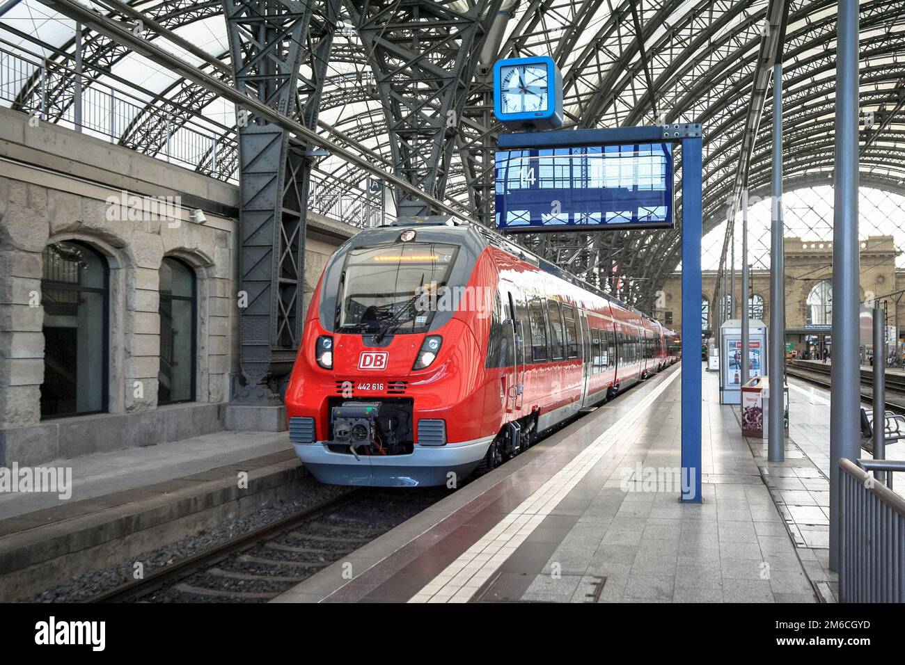 Bahnhof dresden hauptbahnhof -Fotos und -Bildmaterial in hoher Auflösung – Alamy