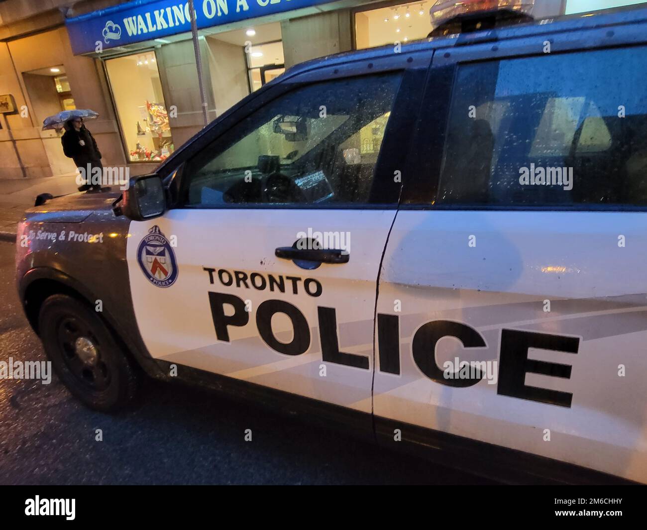 Am Dienstag, den 3. Januar 2023, wird ein Polizeifahrzeug in Toronto ...