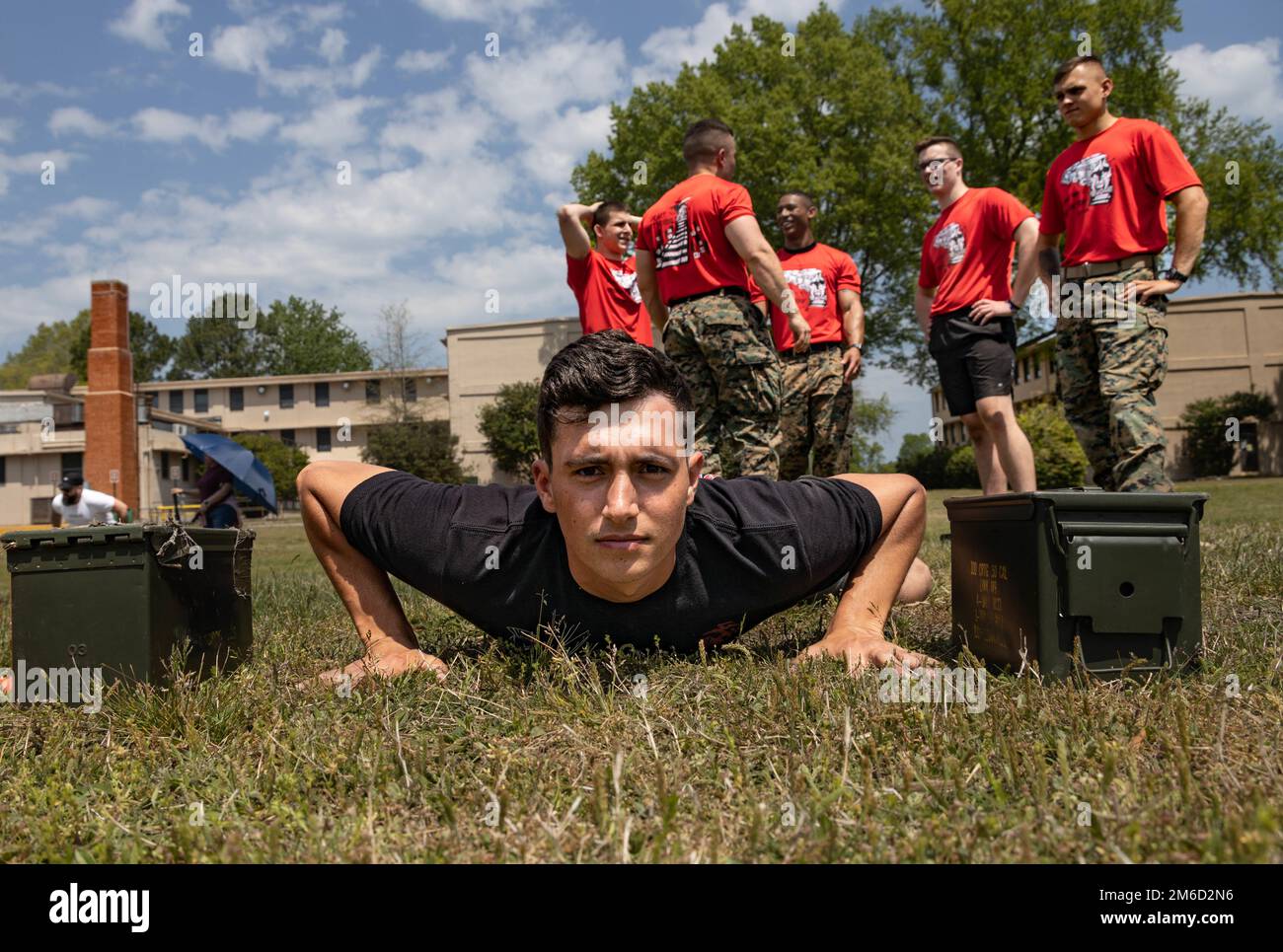 Ein Poolee mit Recruiting Station Richmond, 4. Marine Corps District ...