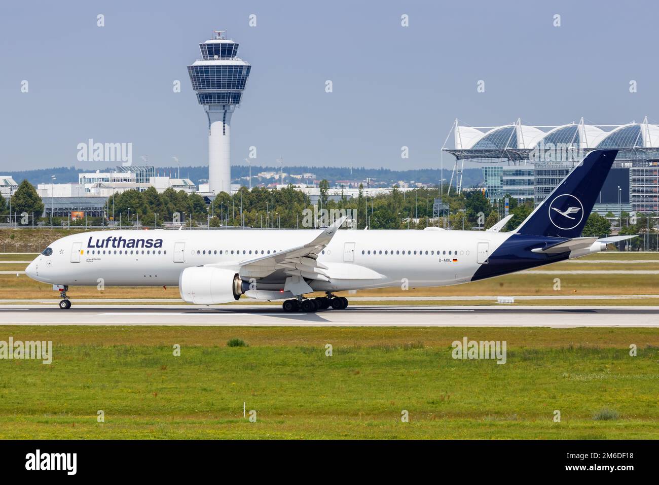 Airbus a350 900 lufthansa -Fotos und -Bildmaterial in hoher Auflösung ...