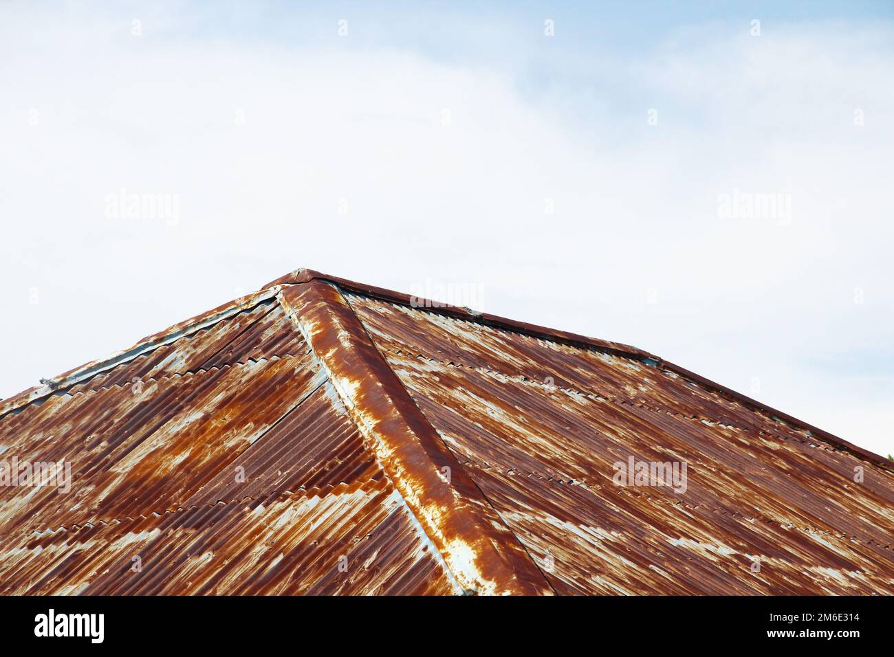 Dach aus zinkblech -Fotos und -Bildmaterial in hoher Auflösung – Alamy