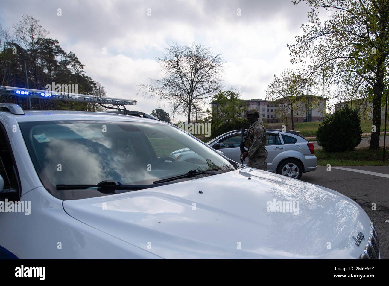 USA Air Force Tech. Sgt. Luther Capers, 86. Sicherheitstrupp, leitet ...