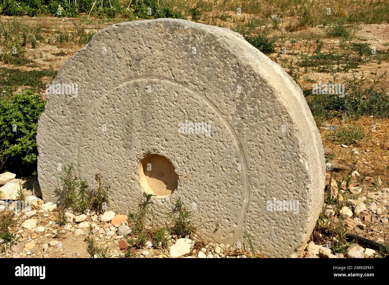 Alter mühlstein -Fotos und -Bildmaterial in hoher Auflösung – Alamy