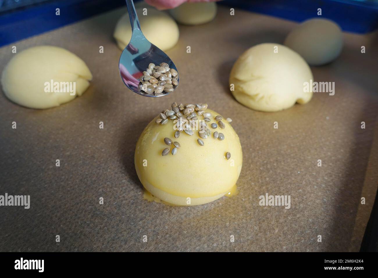 Salziges backen -Fotos und -Bildmaterial in hoher Auflösung – Alamy