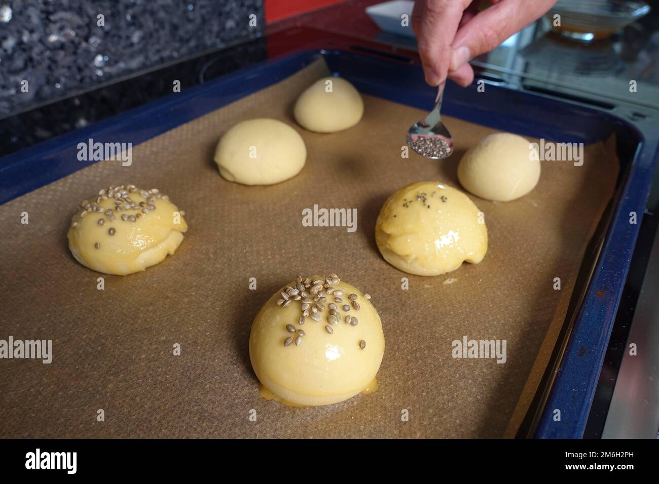 Yeast dough spoon -Fotos und -Bildmaterial in hoher Auflösung – Alamy
