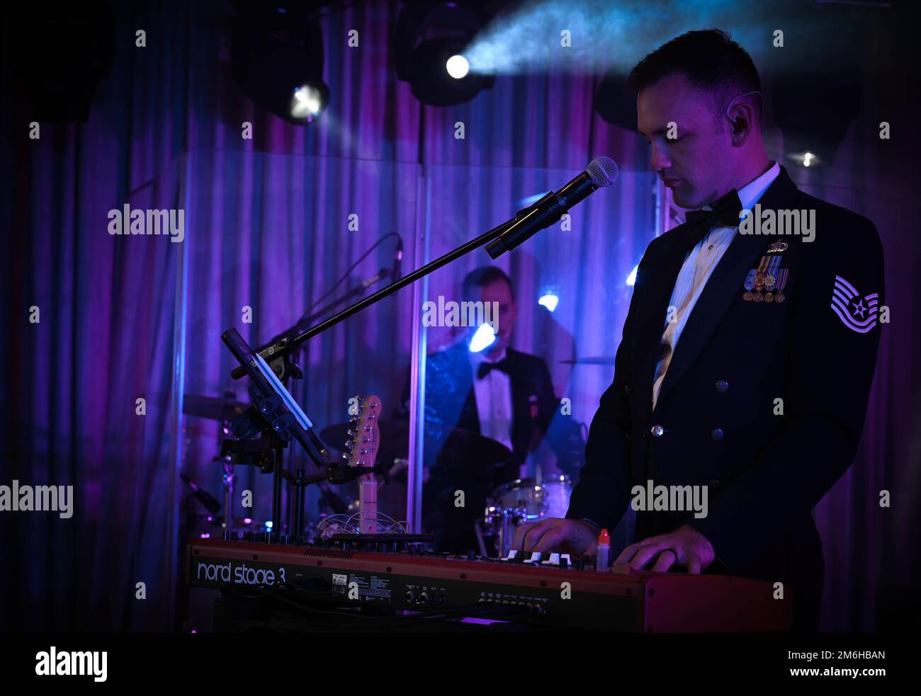 General Mark Kelly, Commander des Air Combat Command, überreichte 9 ...