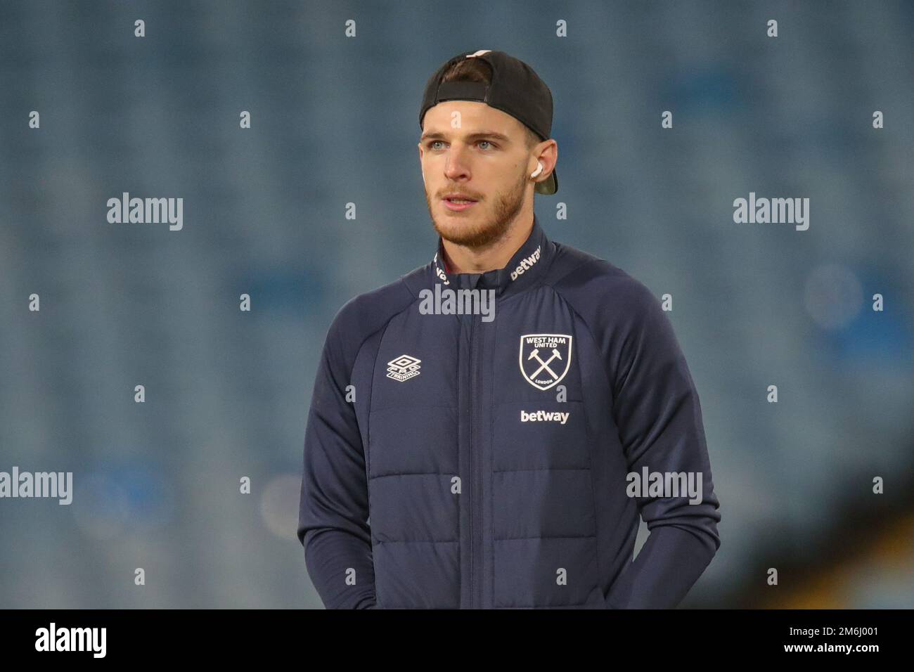 Declan Rice #41 von West Ham United trifft vor dem Premier League-Spiel ...