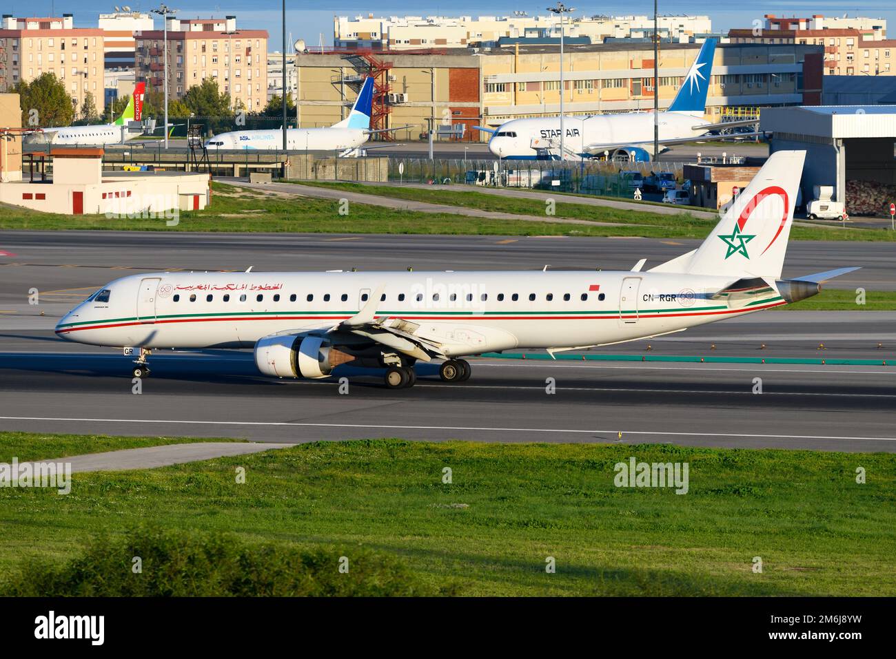 Royal air maroc embraer -Fotos und -Bildmaterial in hoher Auflösung – Alamy