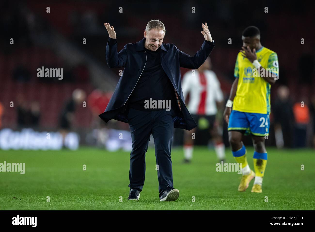 Steve Cooper, Manager des Nottingham Forest, feiert Vollzeit während ...