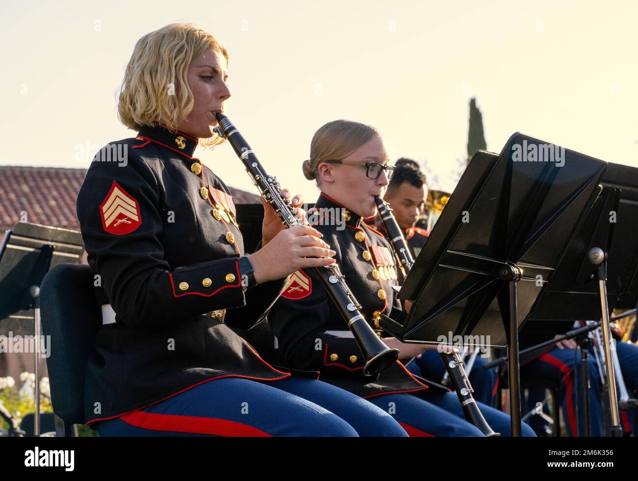 U.S. Marine Corps Sgt. Erin Ohlinger mit Marine Band San Diego, Marine ...