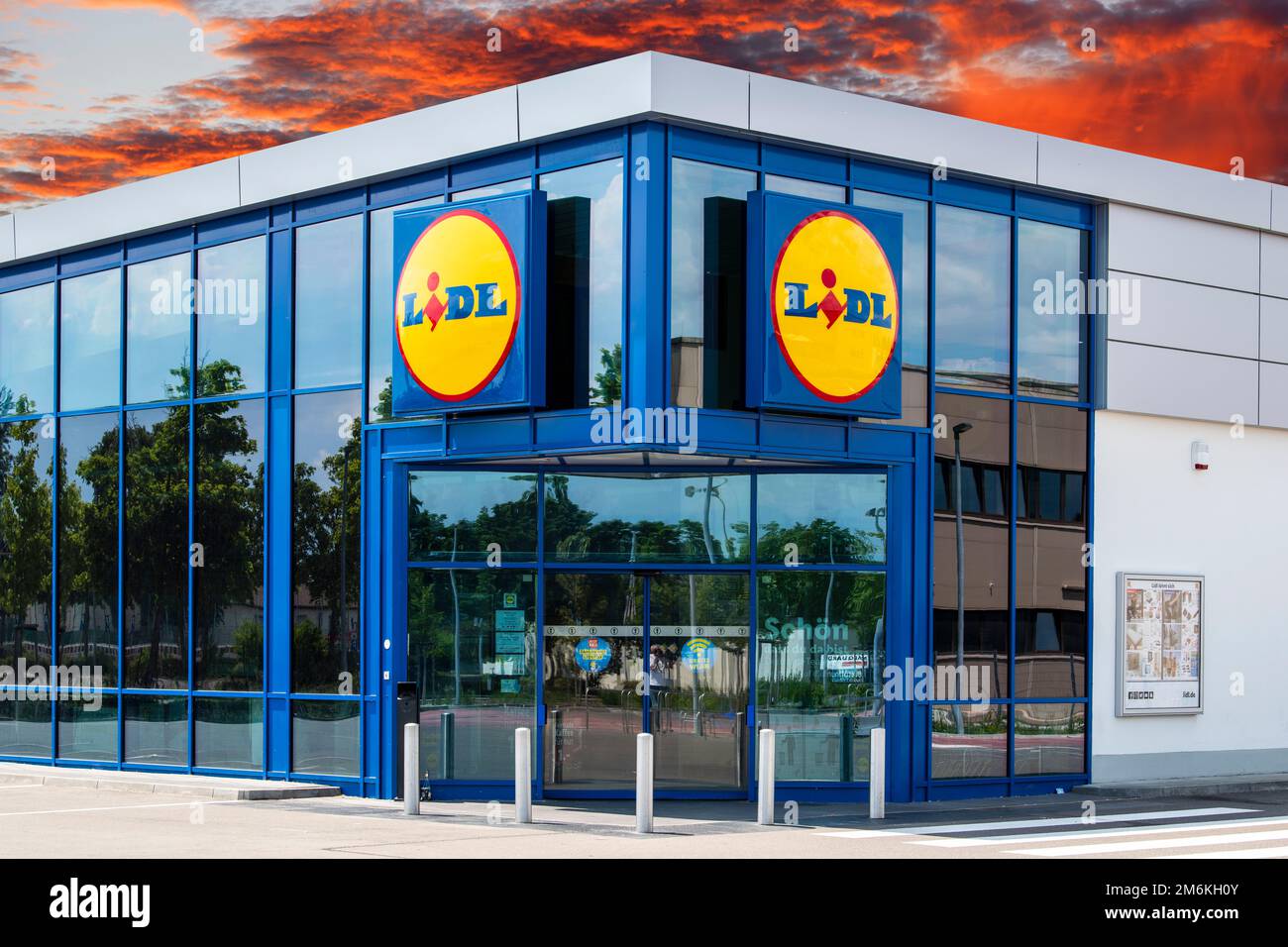 Firmenlogo lidl -Fotos und -Bildmaterial in hoher Auflösung – Alamy
