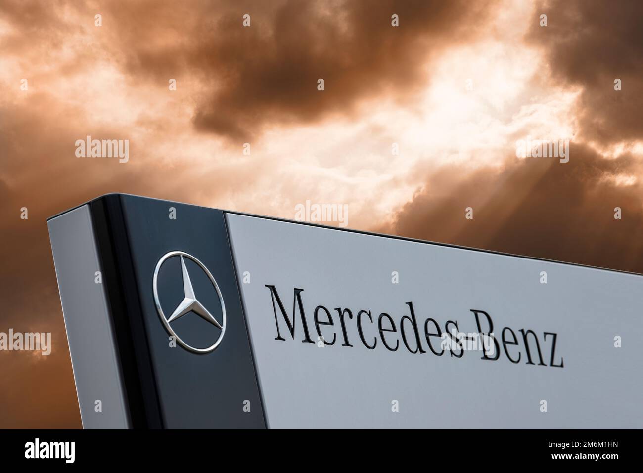 Mercedes benz zeichen -Fotos und -Bildmaterial in hoher Auflösung – Alamy