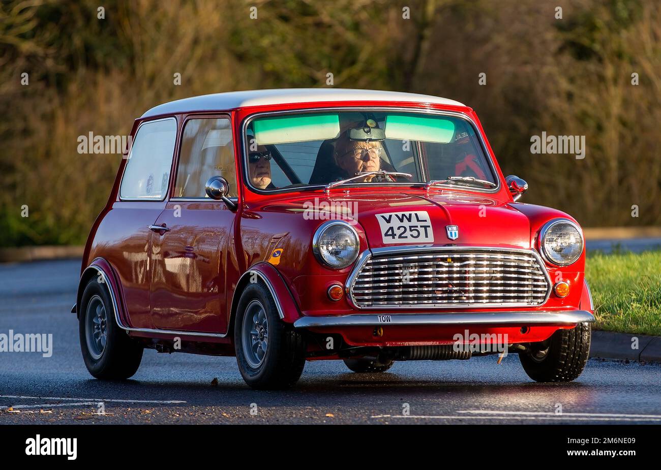 Roter austin mini -Fotos und -Bildmaterial in hoher Auflösung – Alamy