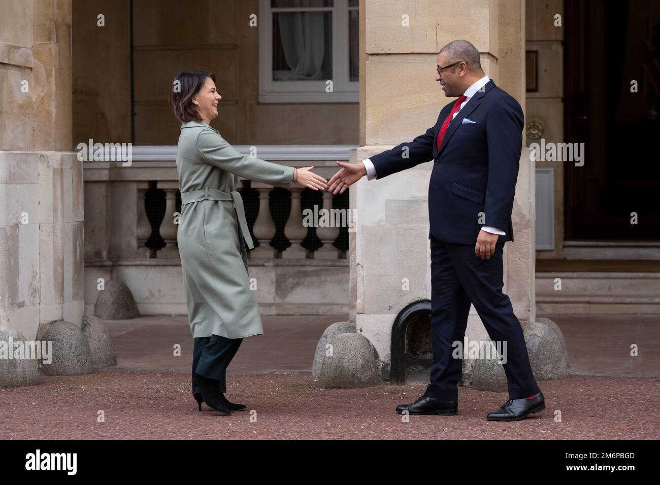 Außenministerin James clever und deutsche Außenministerin Annalena ...