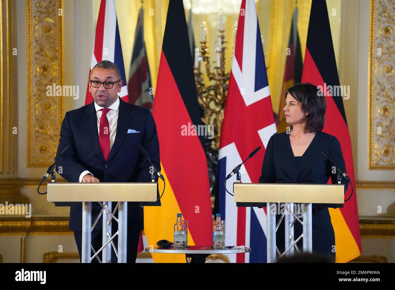 Außenministerin James clever und deutsche Außenministerin Annalena ...