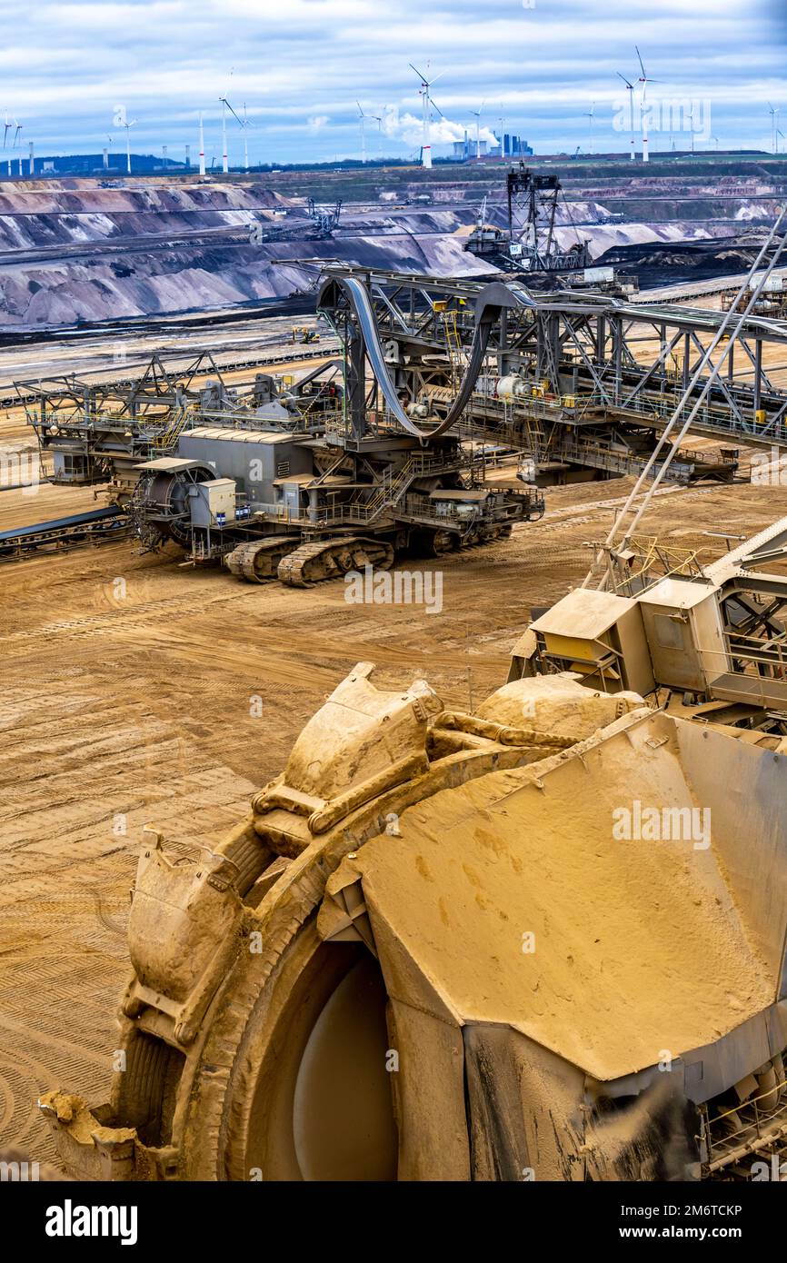Braunkohlebergwerk Garzweiler 2, Schaufelbagger 261, der die Oberfläche ...