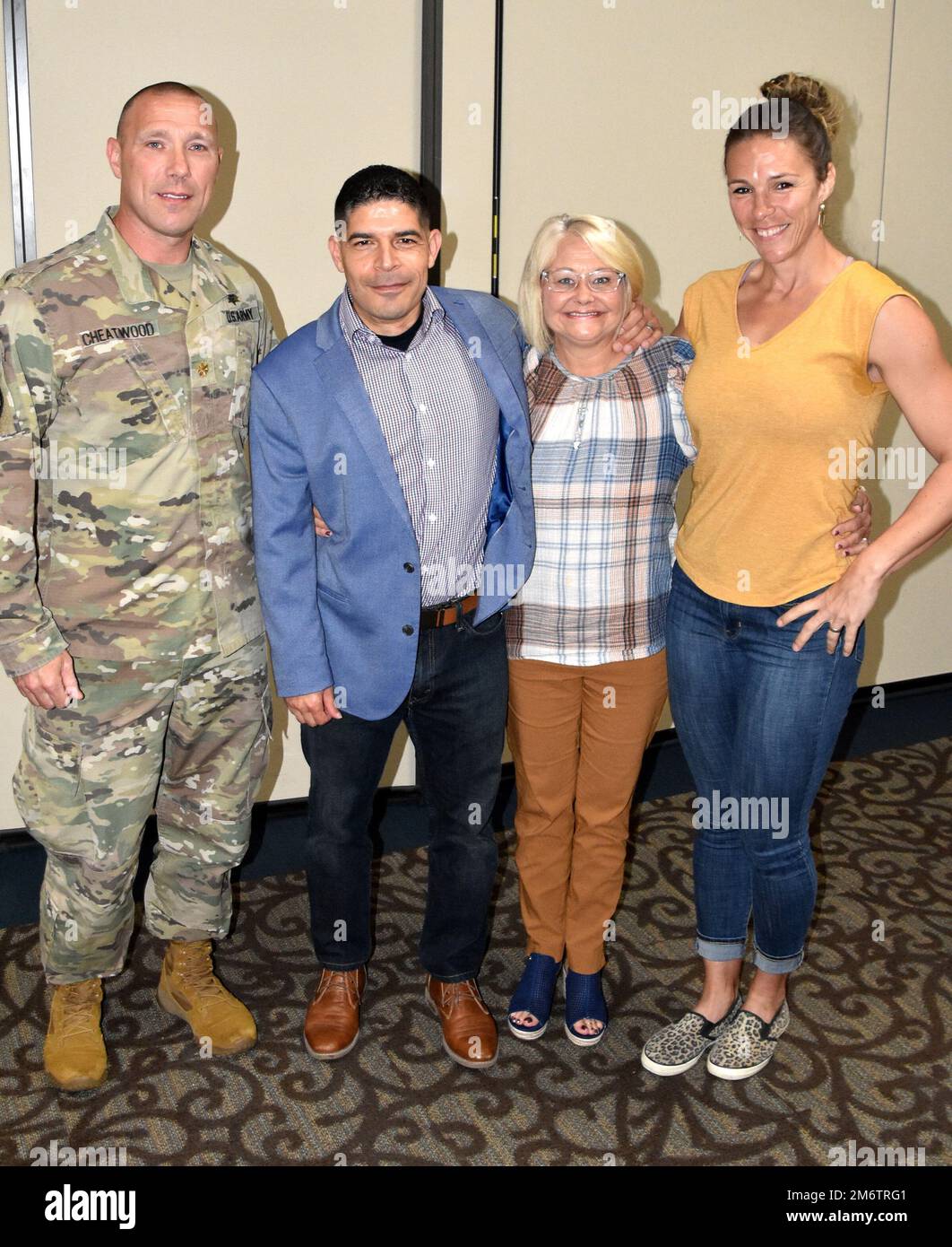 Von links: Major Gary Cheatwood, Bayne-Jones Army Community Hospital; (pensioniert) Captain John ...