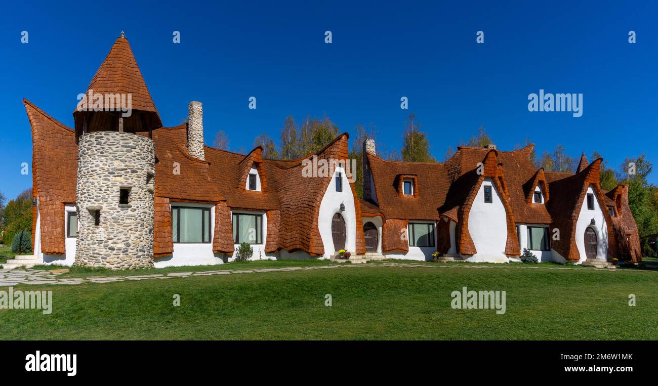 Panoramablick auf das Märchenschloss Castelul de Lut Valea Zanelor und ...