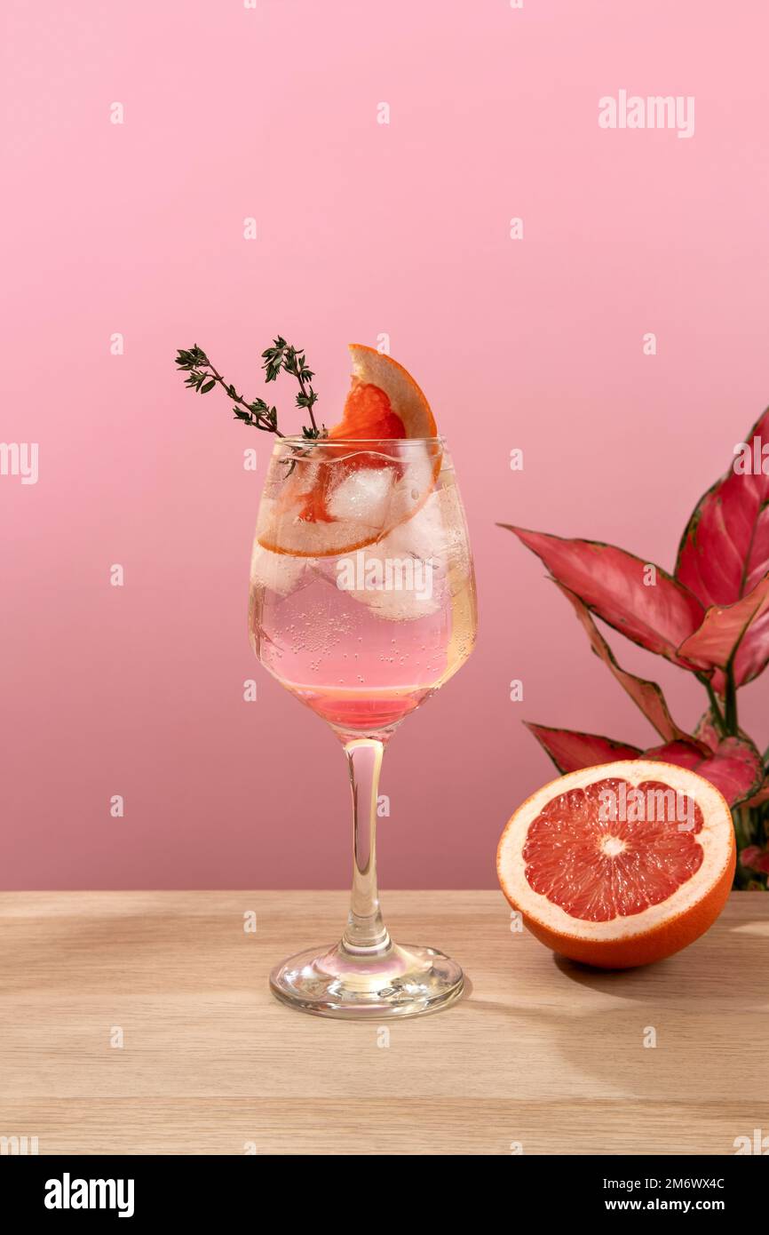 Roter mocktail -Fotos und -Bildmaterial in hoher Auflösung – Alamy