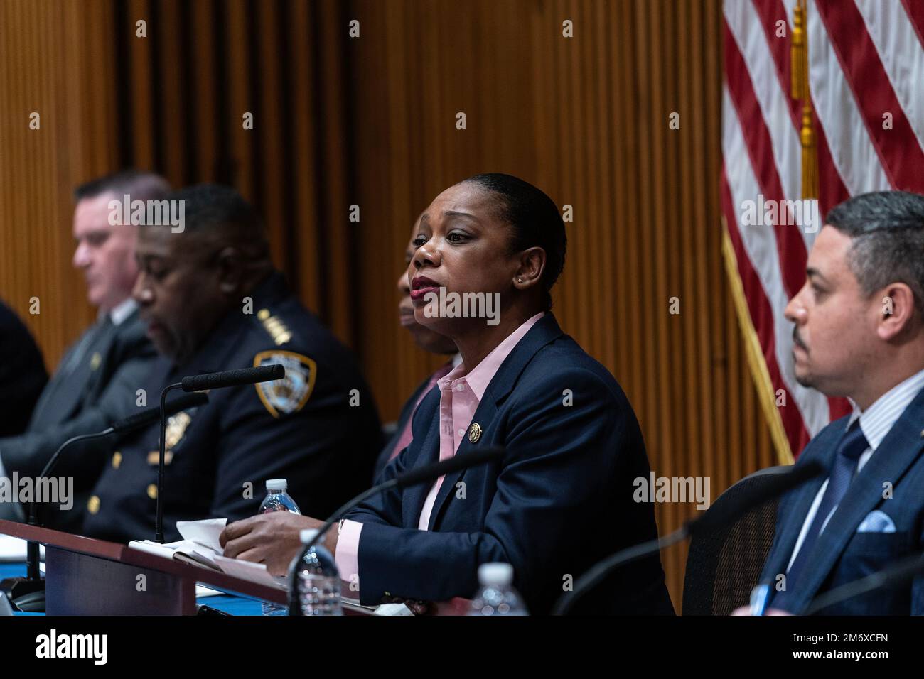 New York, USA. 05. Januar 2023. Police Commissioner Keechant Sewell (C ...