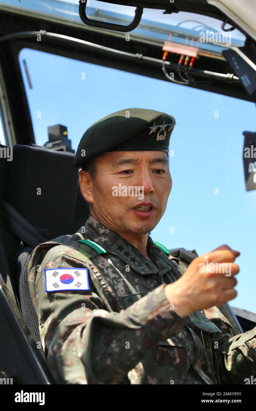 Generalleutnant Kang-Su Heo, Befehlshaber des 7. Handwerkerkorps der ...