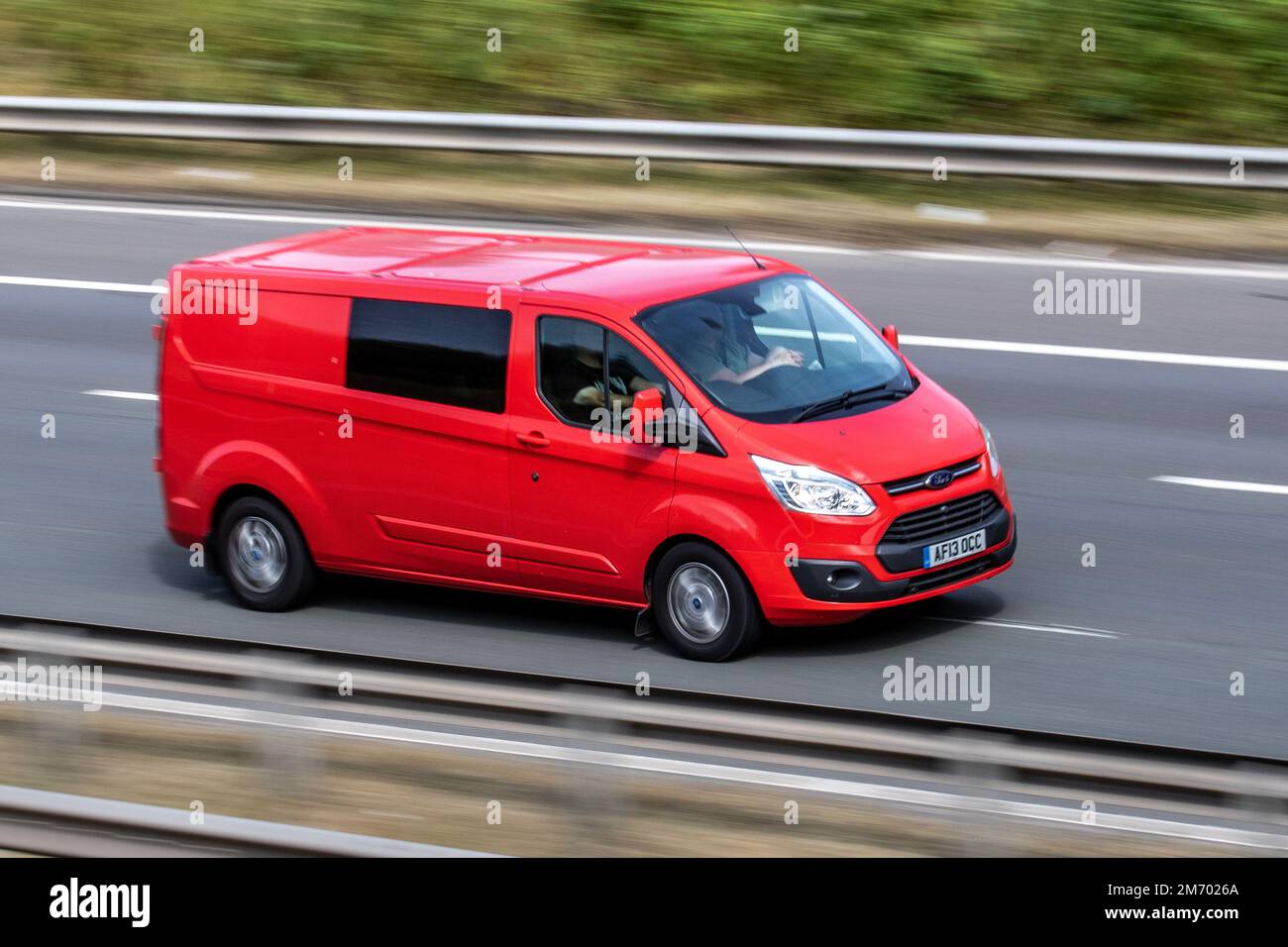 Rote ford transit custom cars -Fotos und -Bildmaterial in hoher ...