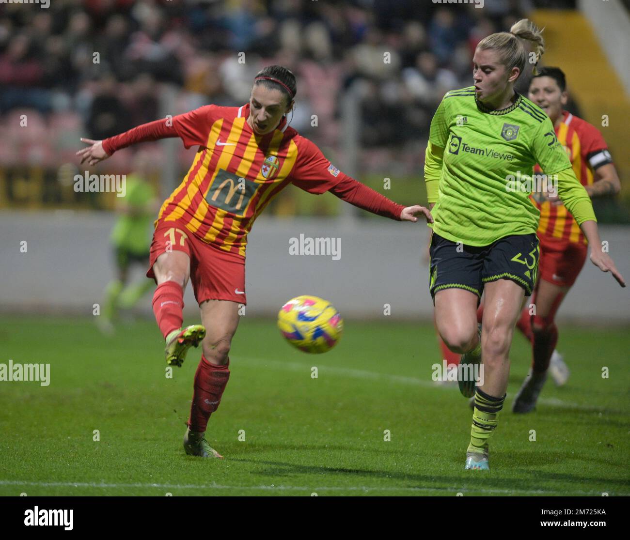 Paola. 6. Januar 2023. Birkirkaras Yasmeen Bajada (L) tritt am 6 ...