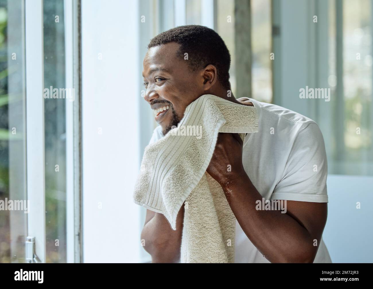 Mann hautpflege -Fotos und -Bildmaterial in hoher Auflösung – Alamy