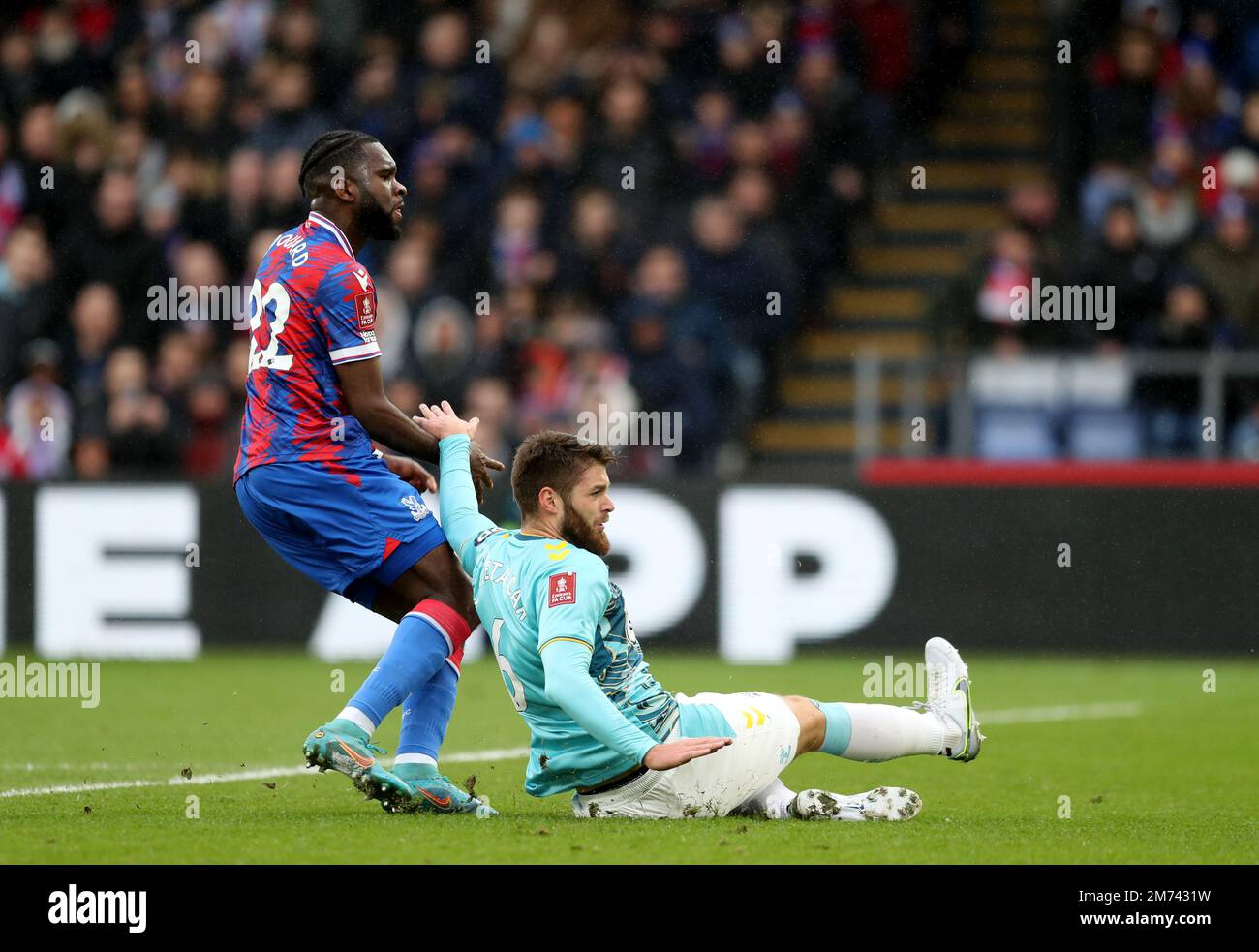 Odsonne Edouard von Crystal Palace (links) erzielt das erste Tor des ...