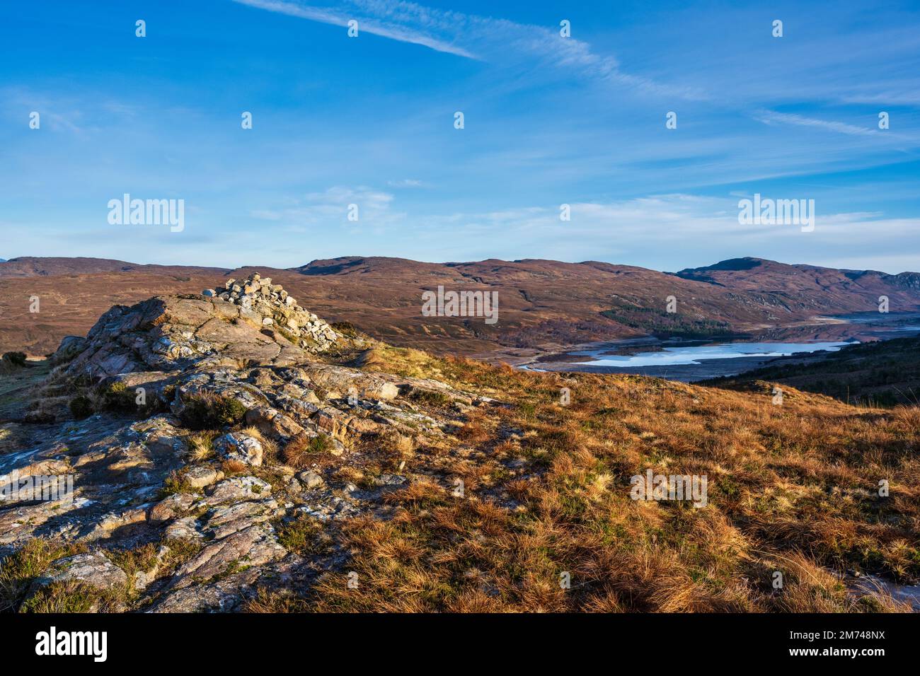 Blick vom Gipfel des Meall Mor (Ullapool Hill) nach Osten zum Loch ...